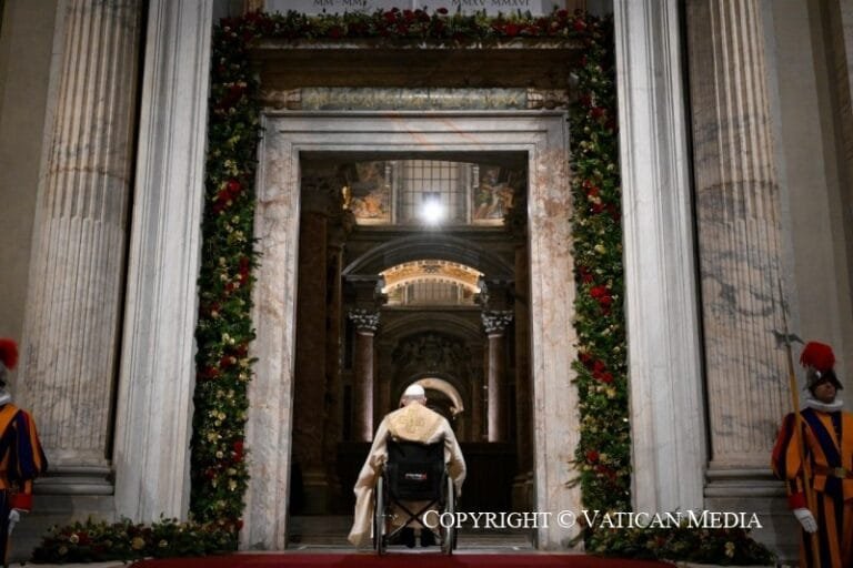 Dec. 25: CHRISTMAS HOMILY. THE JOY OF CHRISTMAS - Catholics Striving ...